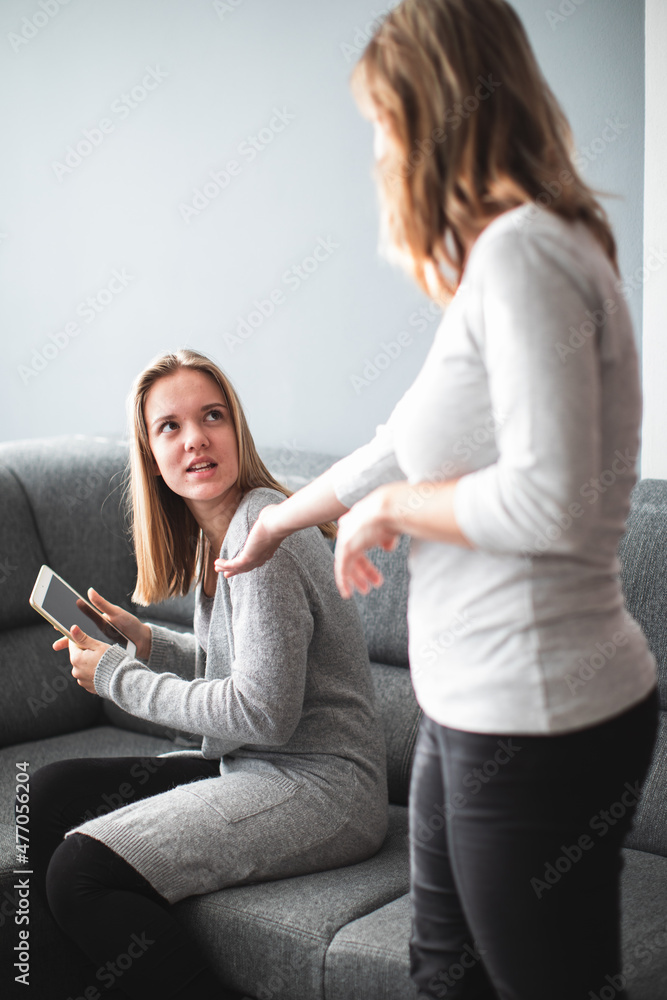 Screen time fight - teenage daughter unhappy about her mother limiting ...
