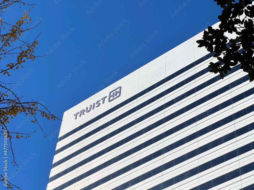 November 27th, 2021 - Columbia, South Carolina, USA - The Truist office ...