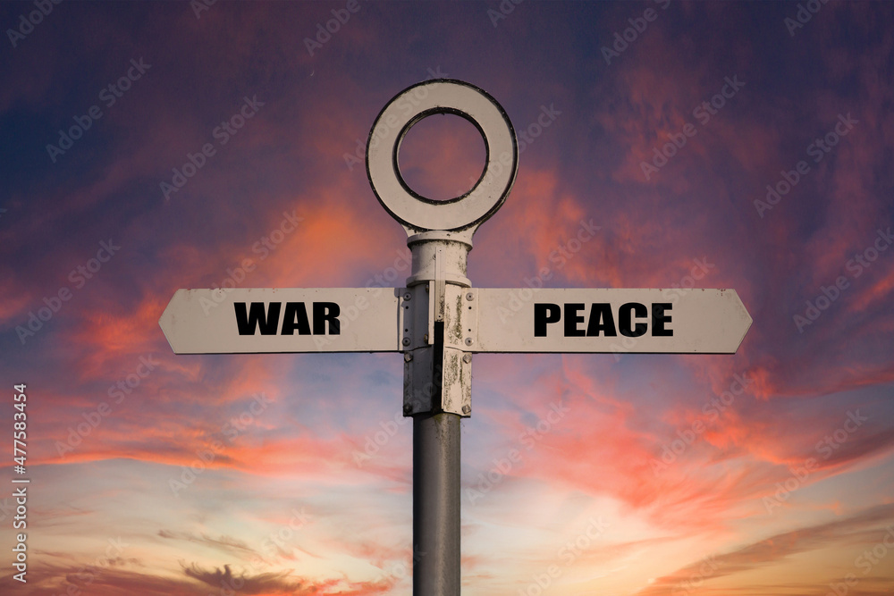 Foto de Old road sign with war and peace pointing in opposite ...