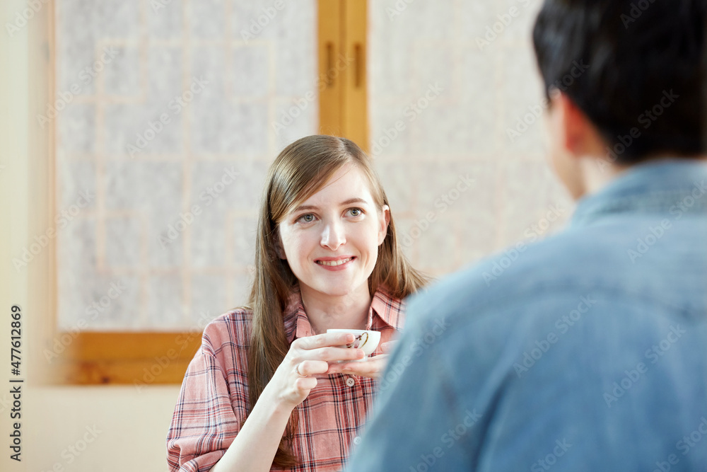 Photo & Art Print A foreigner and a Korean couple having a tea ceremony ...