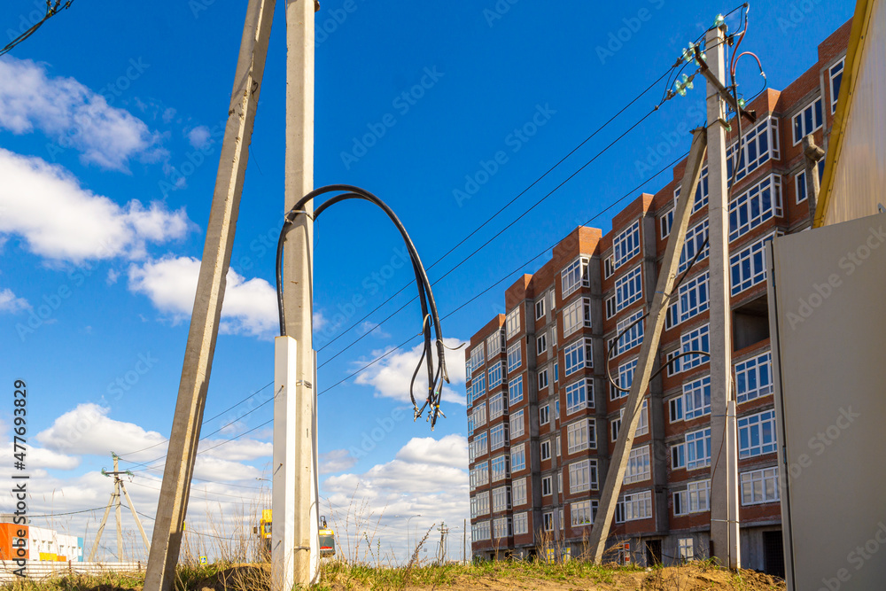 Power supply to a construction site, laying a temporary protected cable ...
