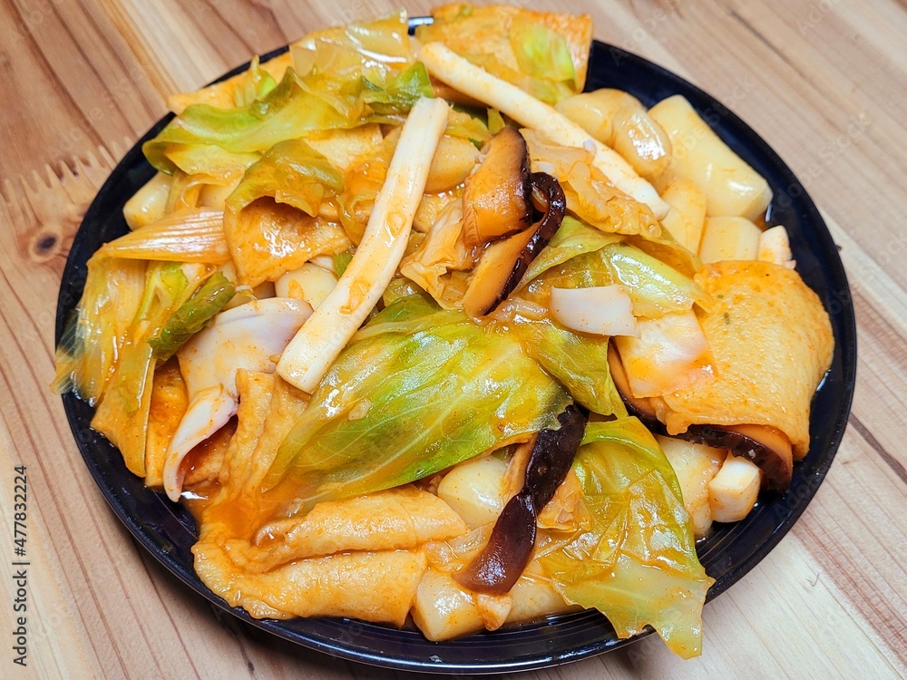 Tteokbokki, Seafood Tteokbokki, food made with rice cakes Stock Photo ...
