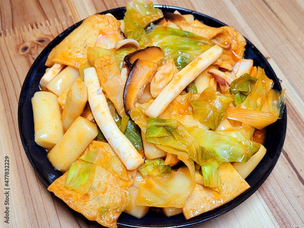 Tteokbokki, Seafood Tteokbokki, food made with rice cakes Stock Photo ...