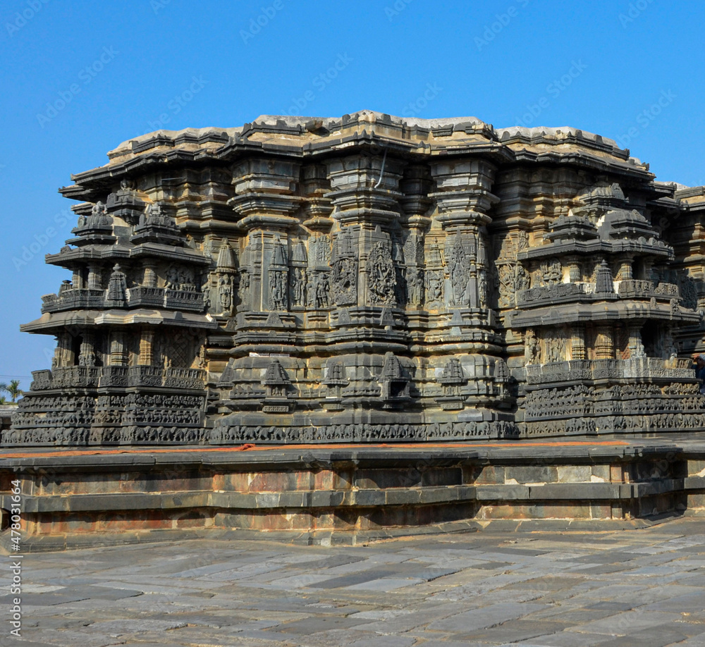 Beautiful traditional Indian carving and sculptures on the exterior ...