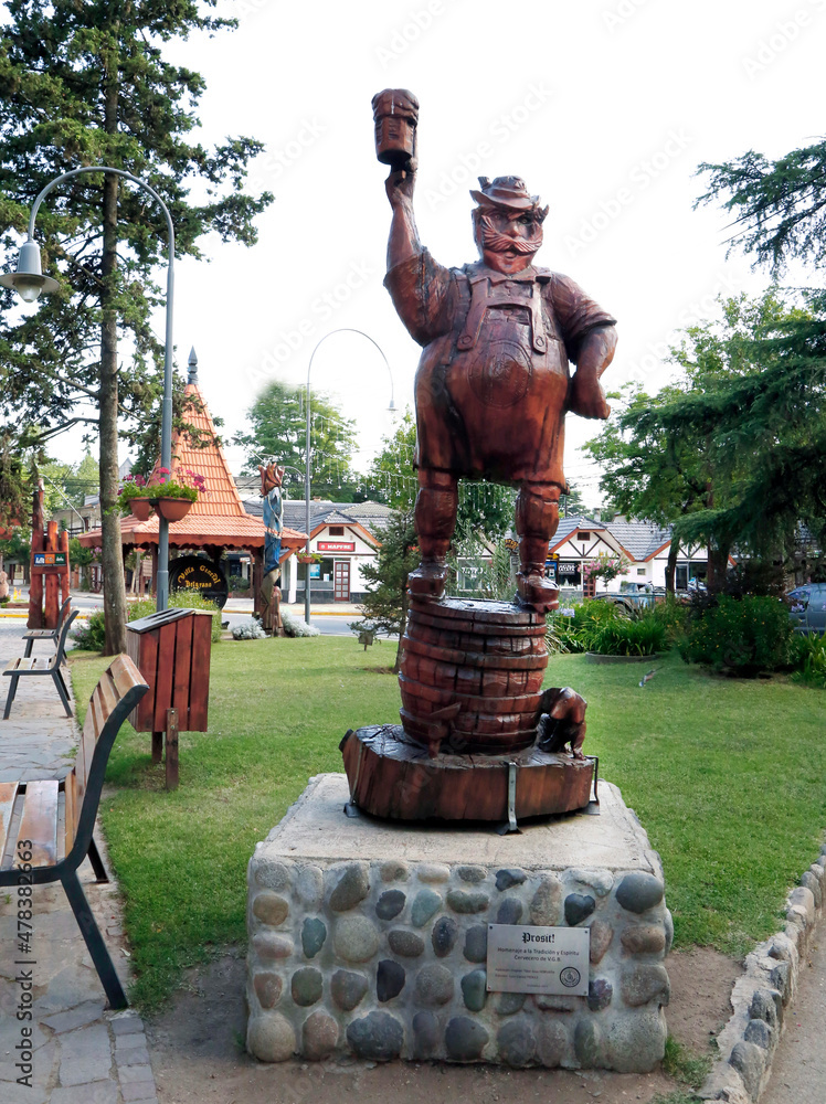 German man drinking beer. Statue tribute to the tradition and the beer ...