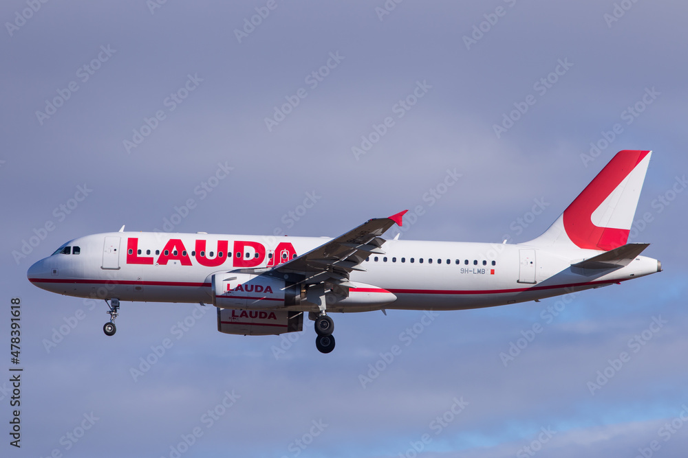 Low Cost airline Lauda Airbus A320 neo landing in Vienna, Austria Stock ...