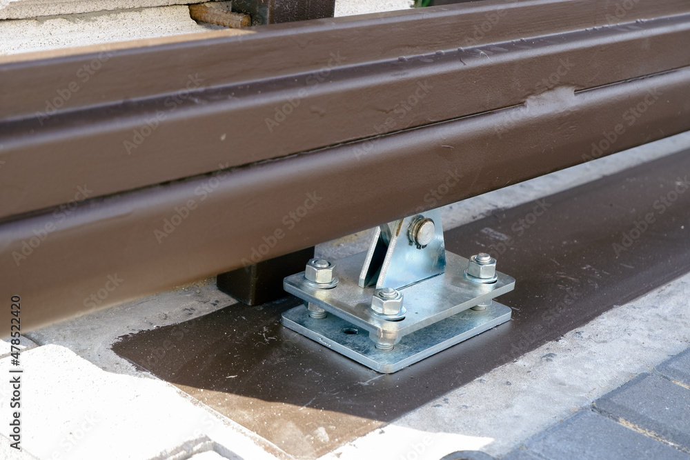 Installation of sliding gates. Sliding gate fittings. Adjustment of ...