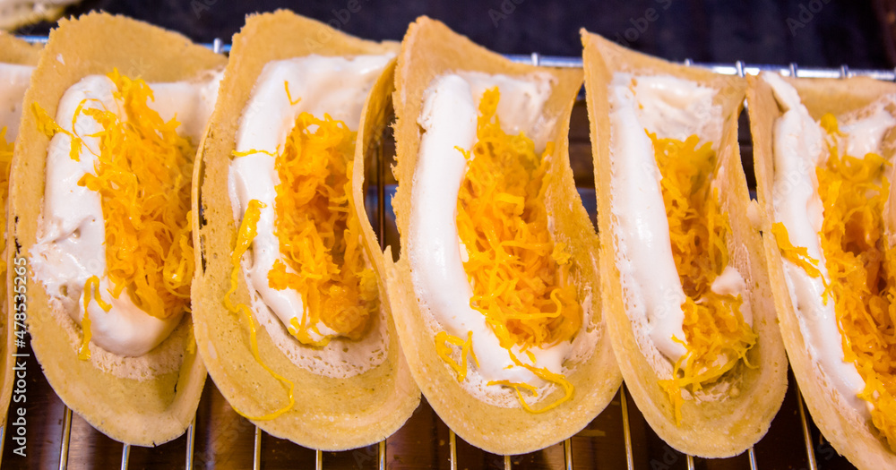 Khanom Bueng - street food. Kind of sweet Thai desserts Delicious ...