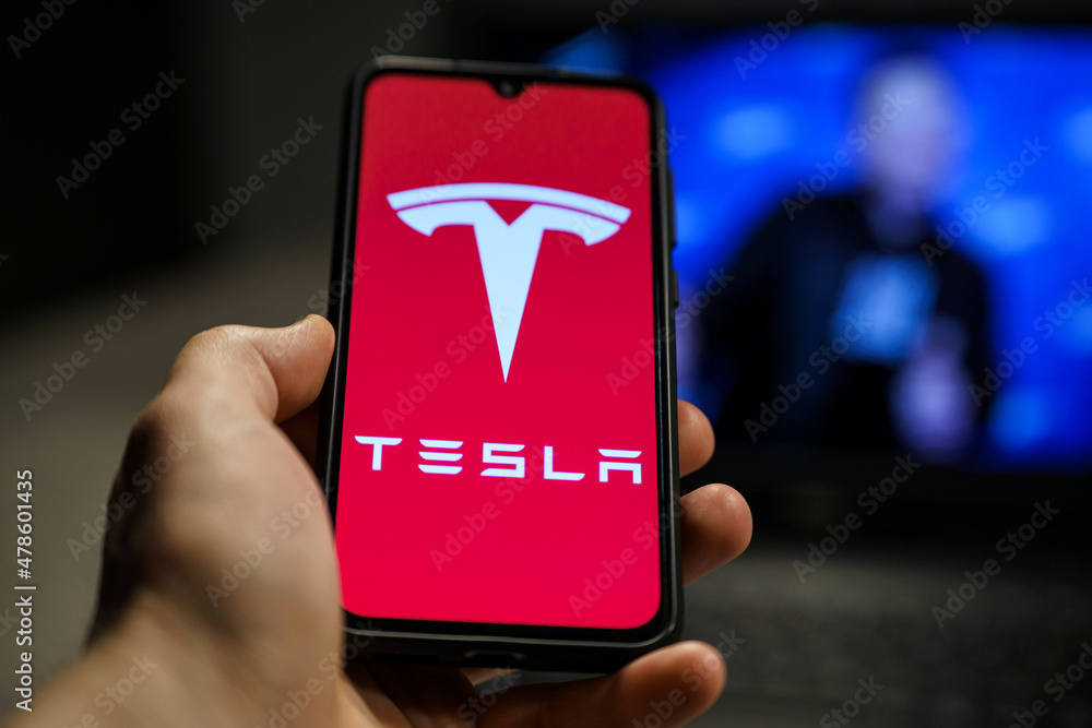 Foto de Tesla Model Pi smartphone. Phone made by Elon Musk company ...