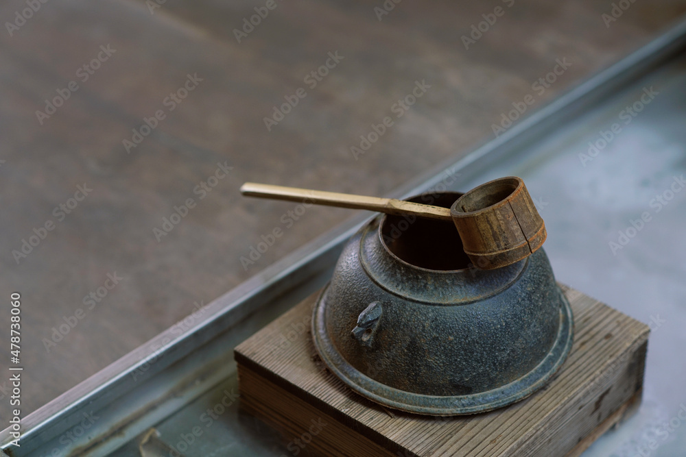 Gardening Japanese style inspiration from tea ceremony, bamboo dipper ...