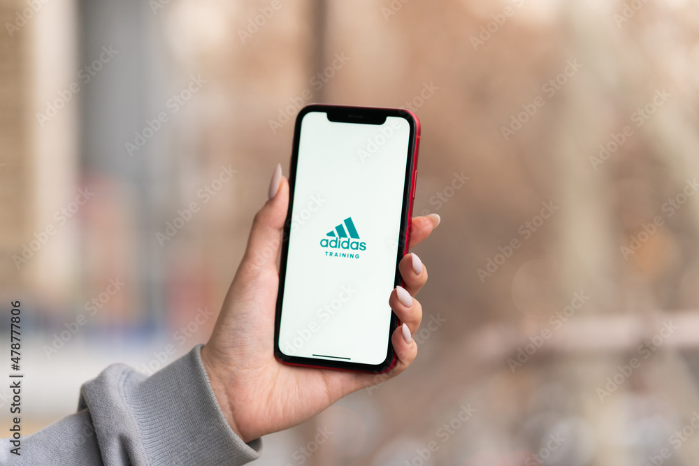 Foto de Adidas running. app run tracker app. The app icon in the mobile ...