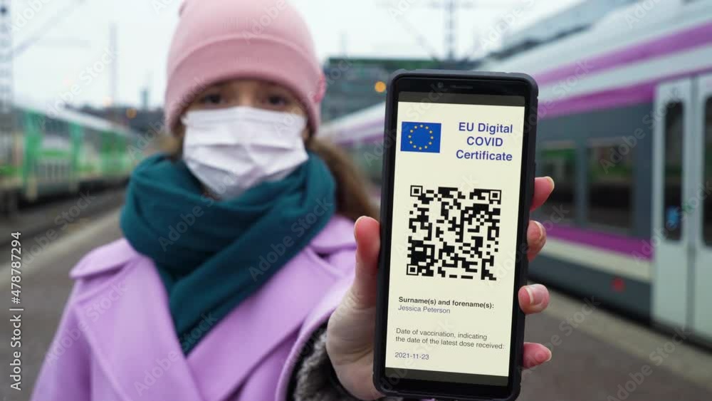 Video „Woman using EU international digital health passport app in ...