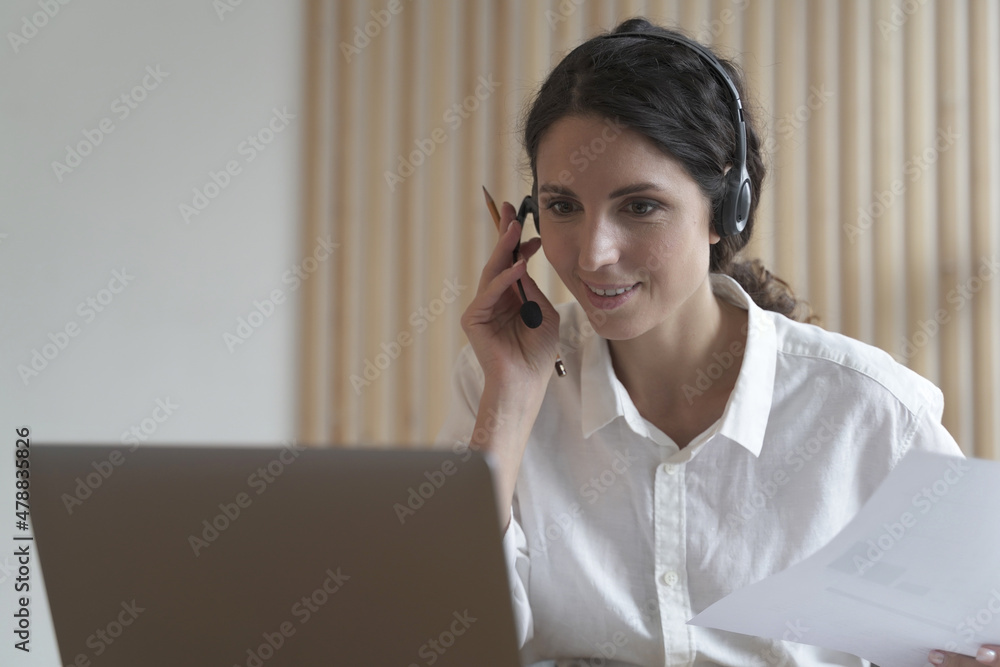 Foto de Young italian woman call center agent in headset talking with ...