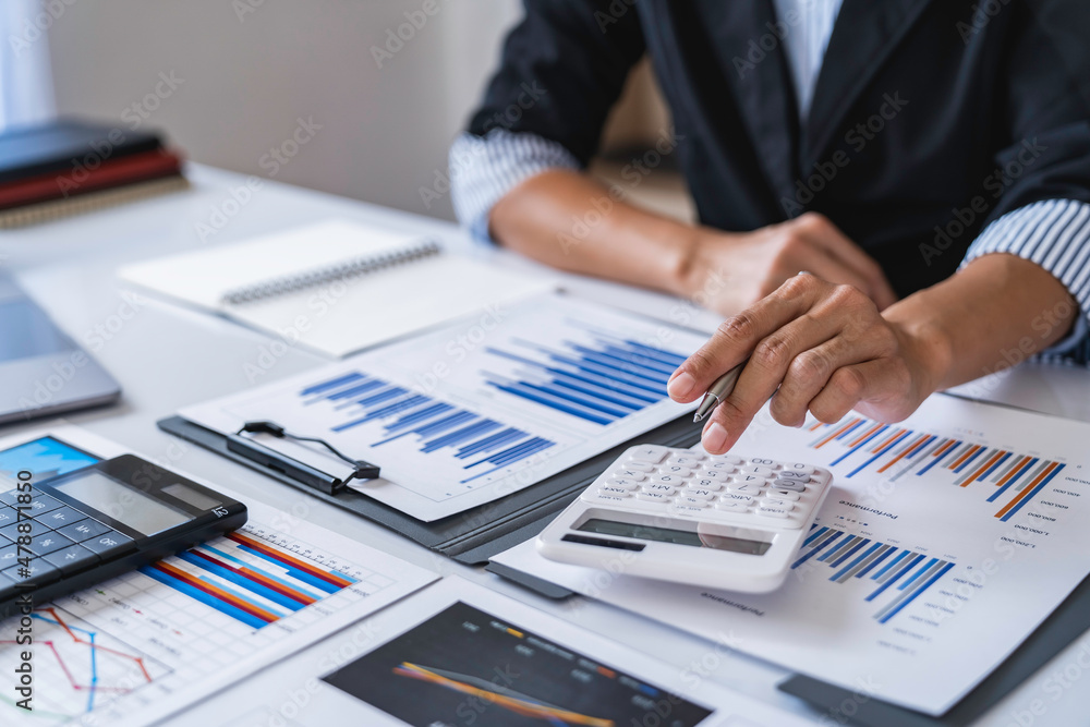 Asian female finance staff Is explaining the performance from the ...