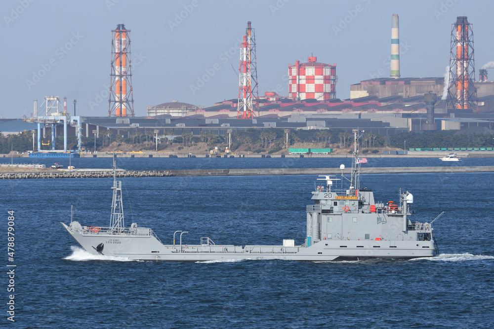 United States Army landing craft USAV Fort McHenry sailing in Tokyo Bay ...