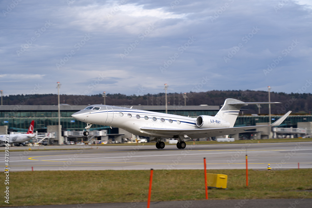 Airplane of airline Global Jet Luxembourg Gulfstream G650 ER LX-RAY ...