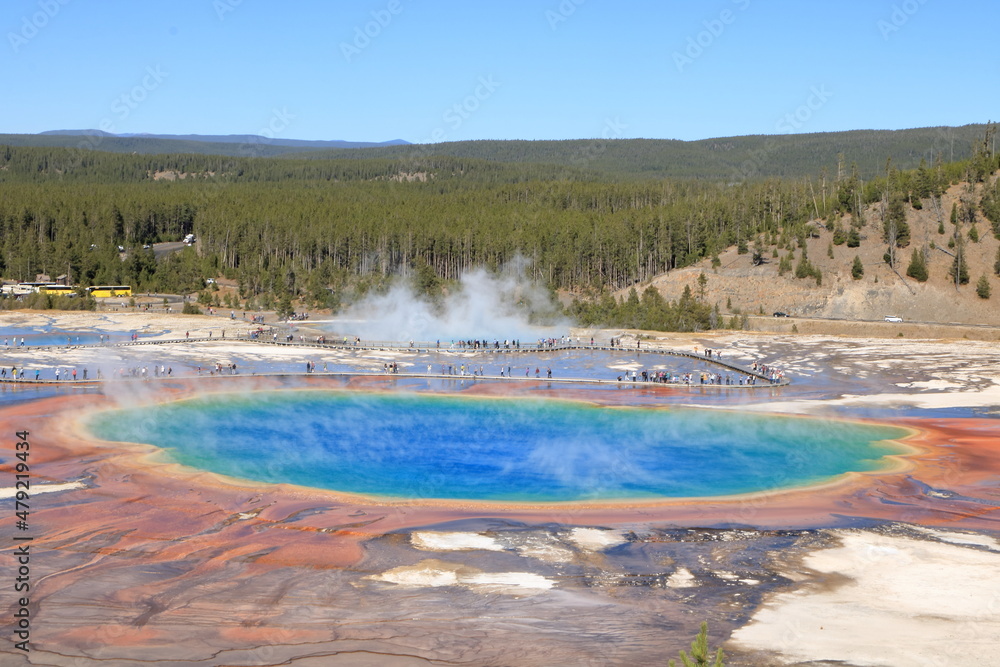 Foto de The Grand Prismatic Spring, one of the largest geysers of the ...