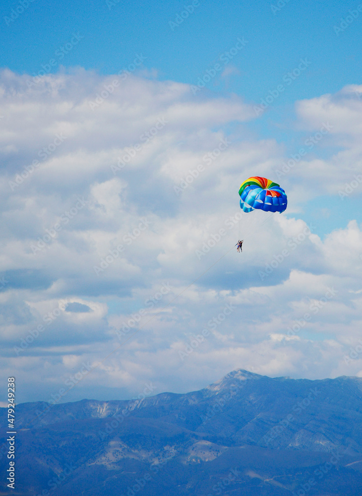 kolorowy spadochron, spadochroniarz, parachutist Stock Photo | Adobe Stock