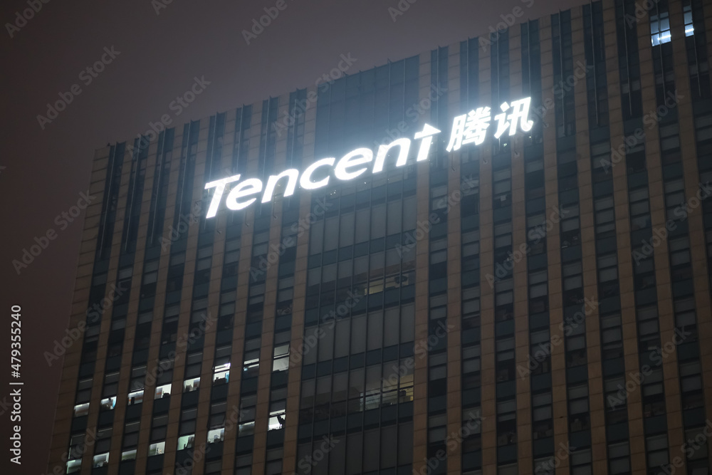 Foto de Shanghai.China-Jan. 8th 2022: Tencent company logo on office ...