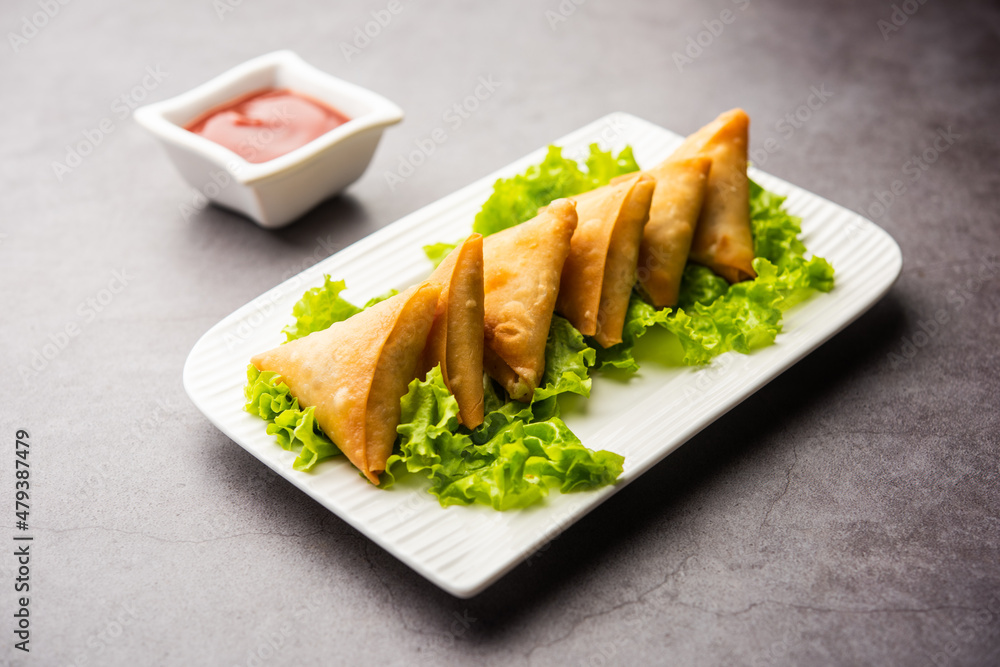 Mini triangle patti samosa Stock Photo | Adobe Stock