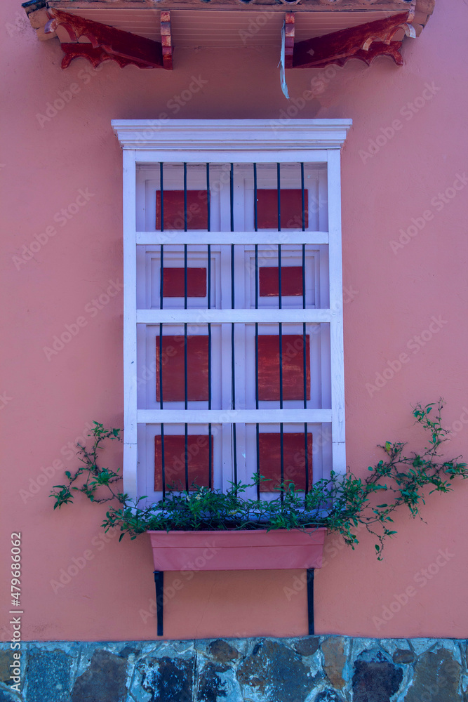 puertas, ventanas y fachadas de construcciones coloniales de pueblos ...