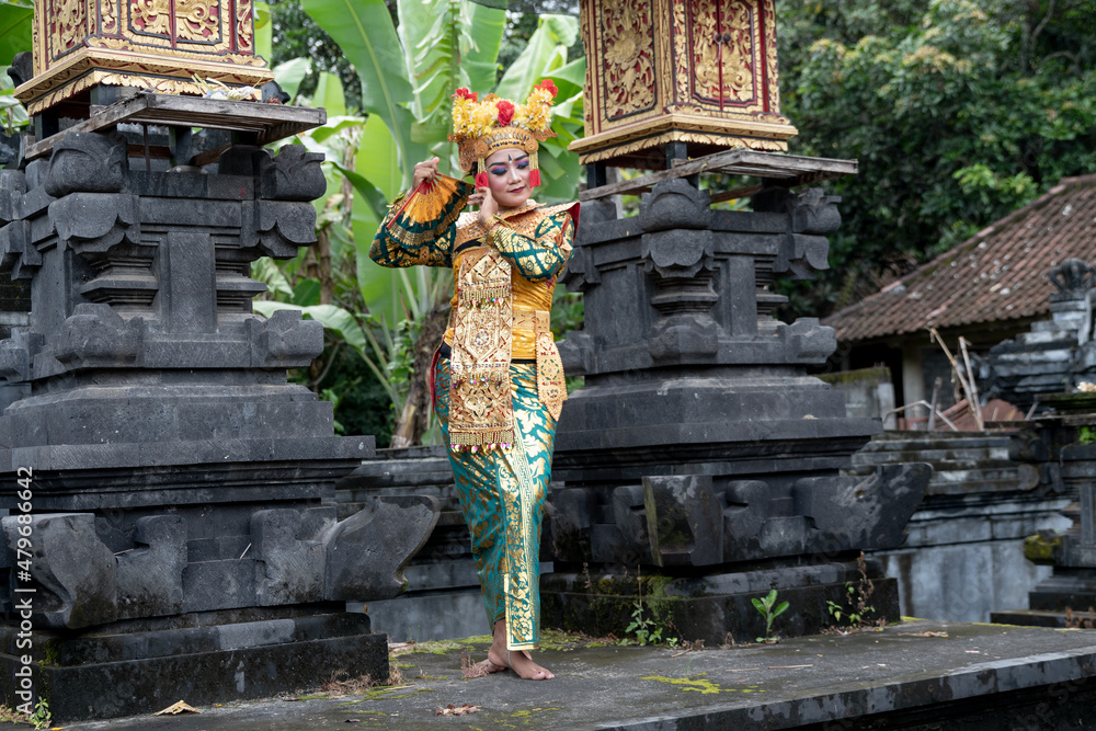 Balinese dancer woman in gold costume, Temple Bali Indonesia Stock ...