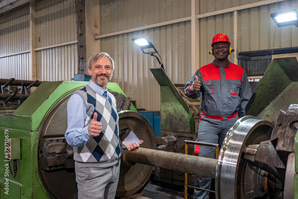 Foto de Production Manager And African American CNC Machine Operator ...