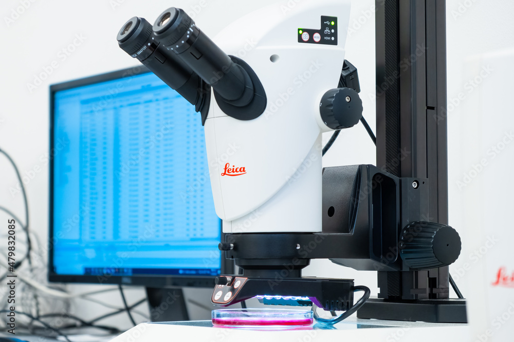 Leica Microscope and computer for DNA analysis or small objects and ...