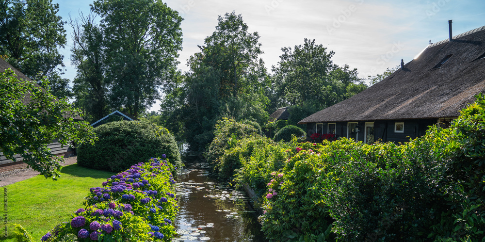 Peaceful rural landscape of Giethoorn village, the Netherlands. House ...
