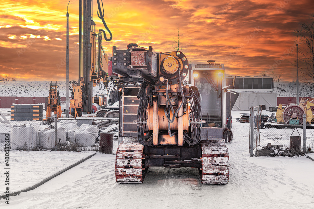 Drilling rig for the device of bored piles in the transport position ...