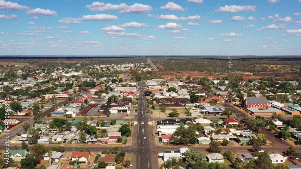 Vidéo Stock Historic buildings in downtown of Cobar mining town in ...