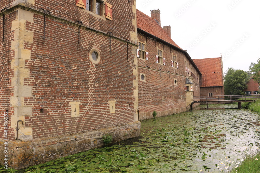 Blick auf Schloss Raesfeld, einem Wasserschloss in der Stadt Raesfeld ...