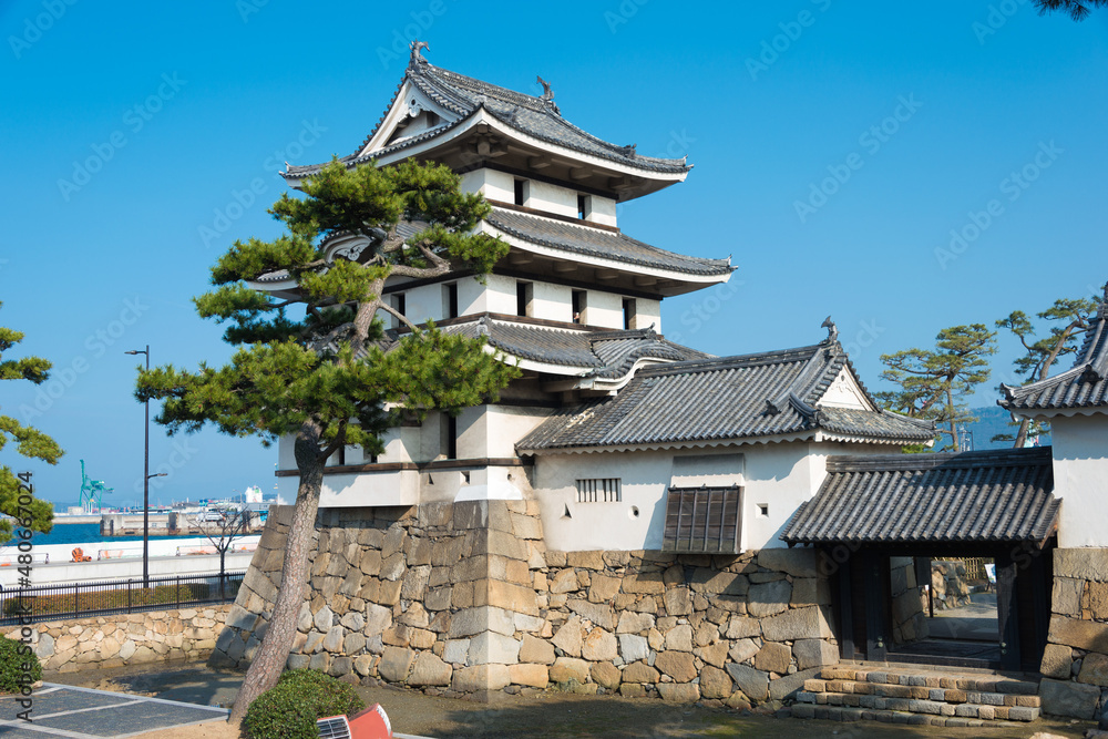 Foto de Kagawa, Japan - Feb 02 2020 - The Ushitora yagura at Takamatsu ...