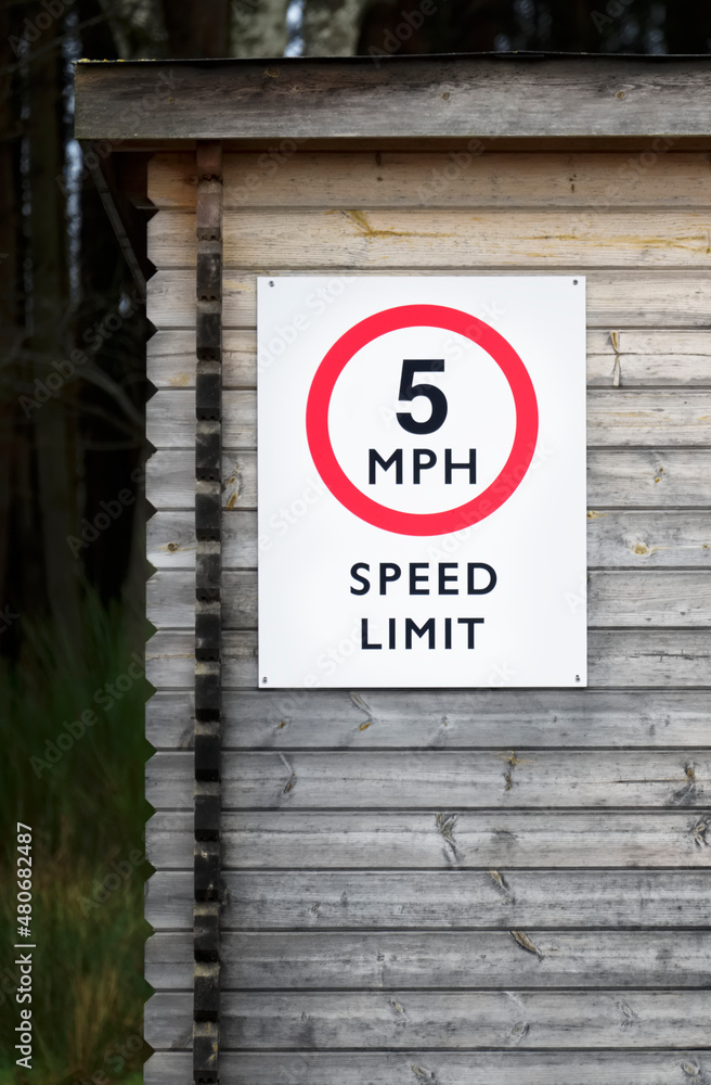 5 mph construction building site speed safety sign England Stock Photo ...
