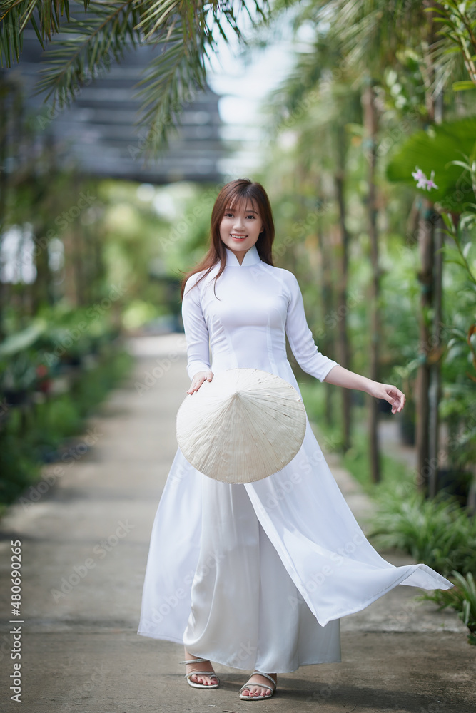 Beautiful Vietnamese Girl Dressed Traditional Ao Dai White Dress Ray Of Light On The Background ...