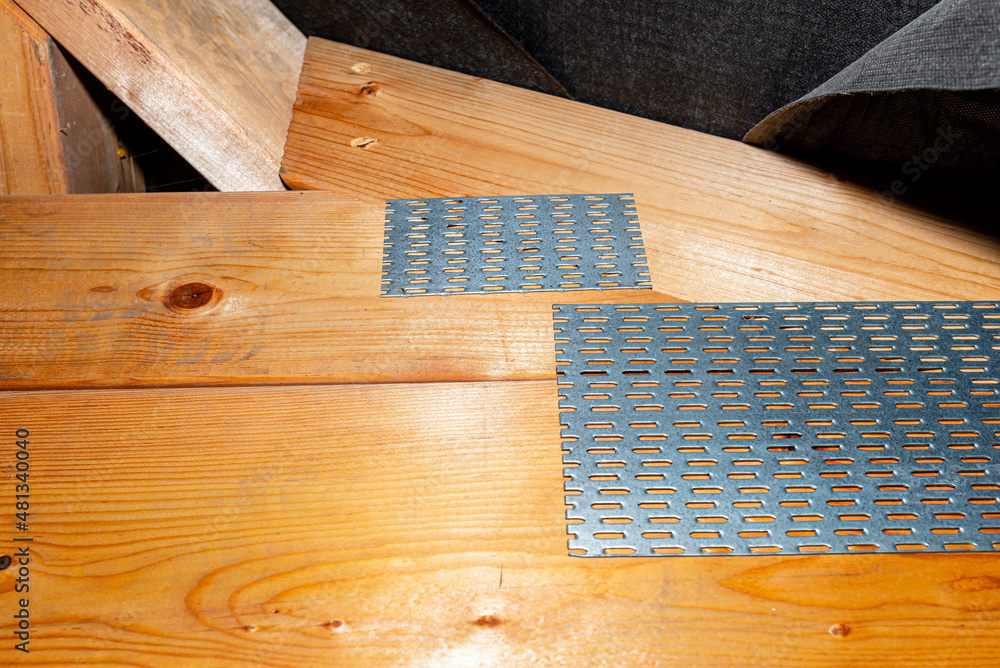 Barbed tile connecting the roof structure covered with a membrane on a ...