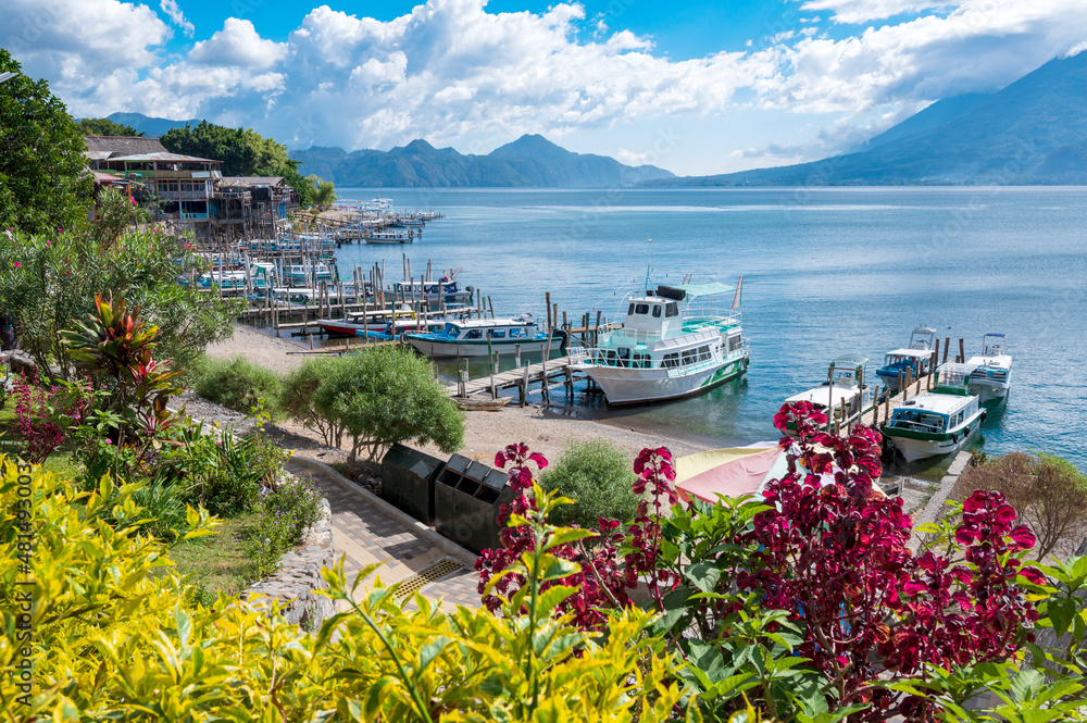 Hermosa vista del Lago Atitlán - Embarcadero de Panajachel, Lago ...