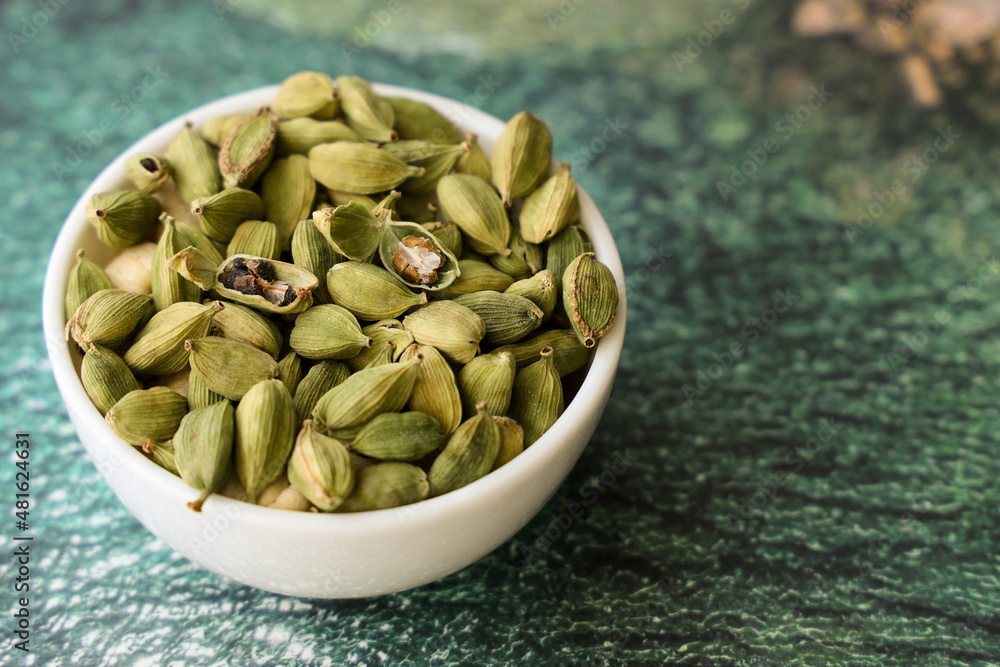 Heap of fresh organic green cardamom pods spice Indian spices for ...