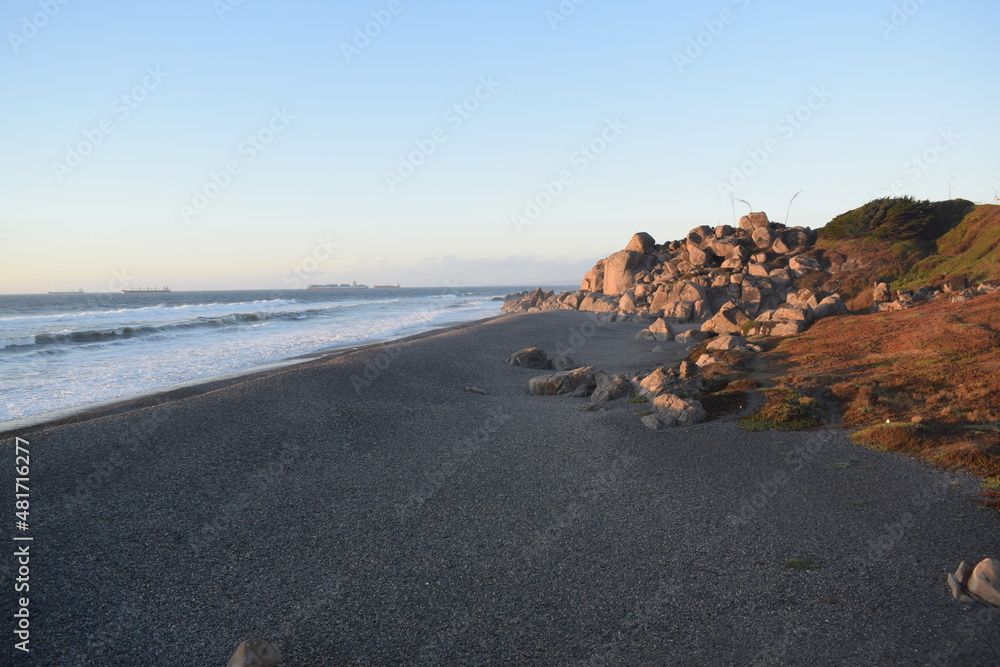 Rocas de santo domingo, litoral central de Chile, Región de Valparaíso ...