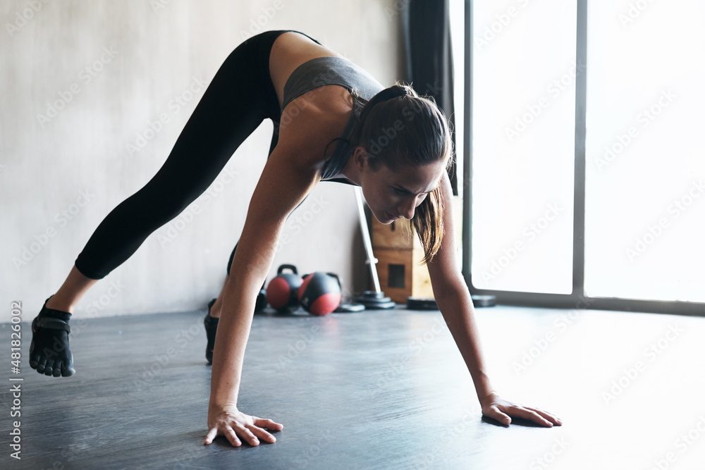 Sculpting the perfect body with high-intensity workouts Stock 写真 ...