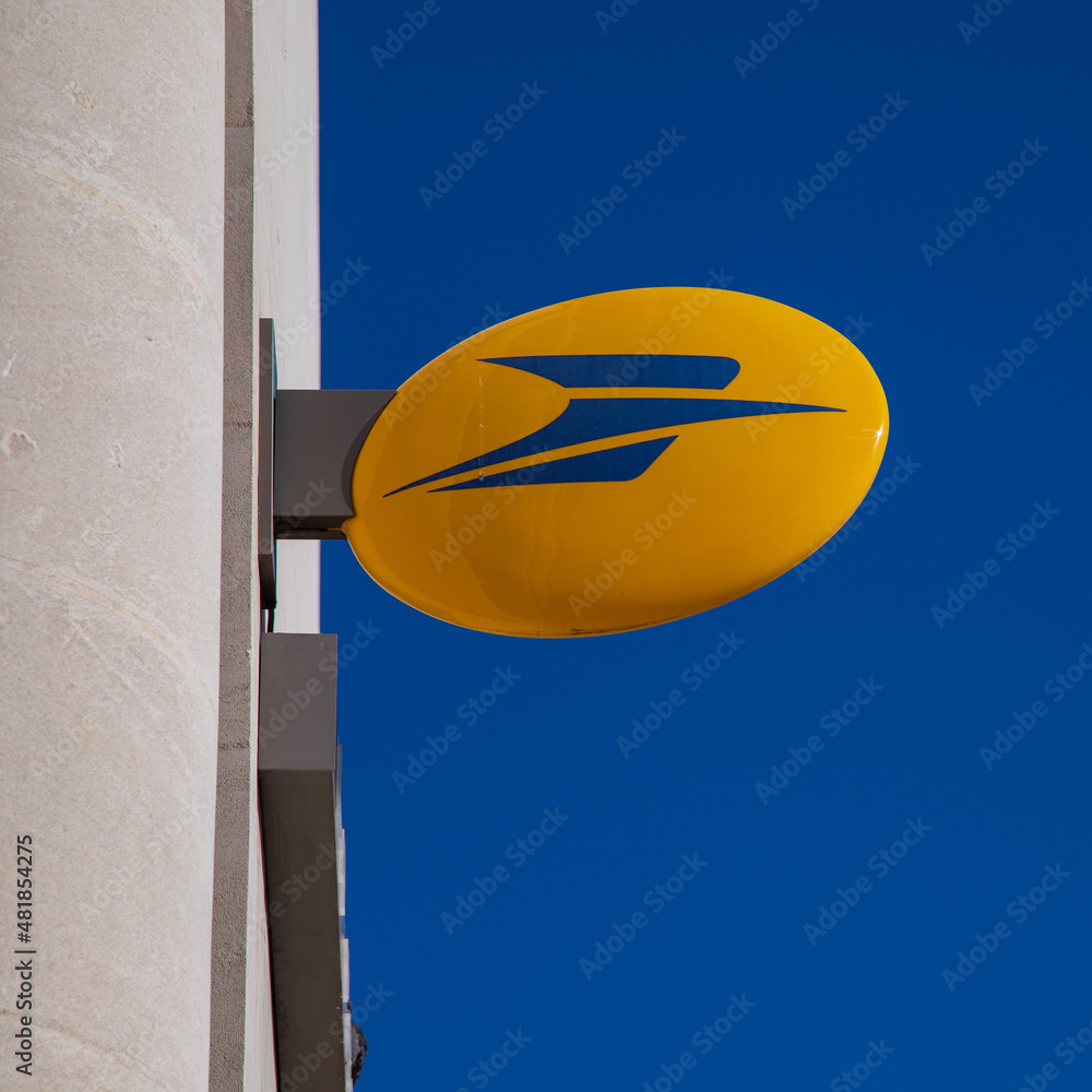 Logo de La Poste France. Stock Photo | Adobe Stock