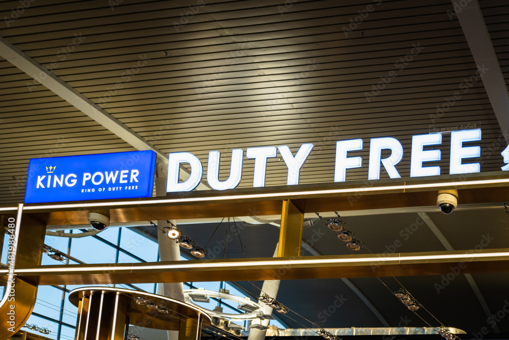 Foto de Phuket, Thailand - January 2022: King Power duty free shop sign ...