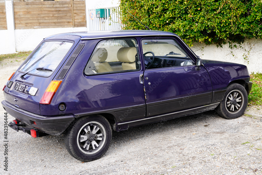 Renault 5 vintage retro car side view oldtimer r5 parked in street ...