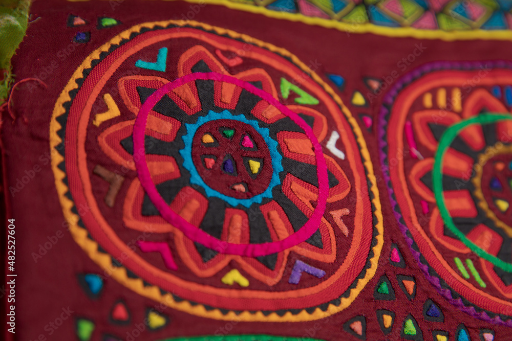 Foto de Mola Guna design of an Indigenous woman from Guna Yala Panama ...