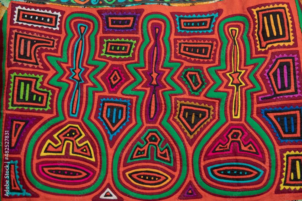 Foto de Mola Guna design of an Indigenous woman from Guna Yala Panama ...