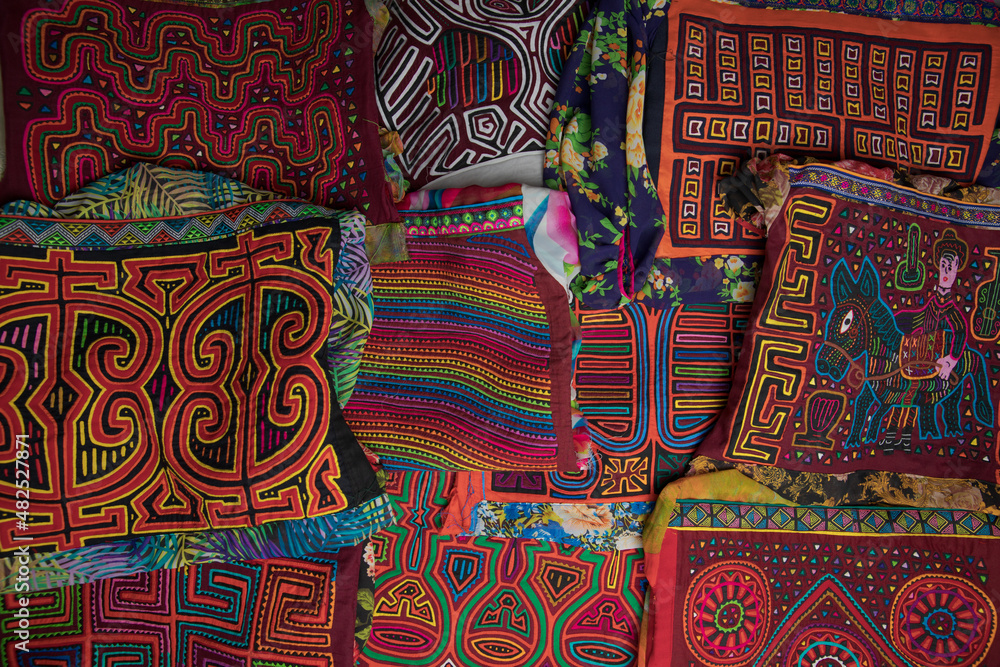 Fotka „Mola Guna design of an Indigenous woman from Guna Yala Panama ...