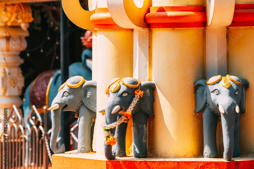 Mapusa, Goa, India. Elephant Statue Near The Shree Ganesh Mandir ...