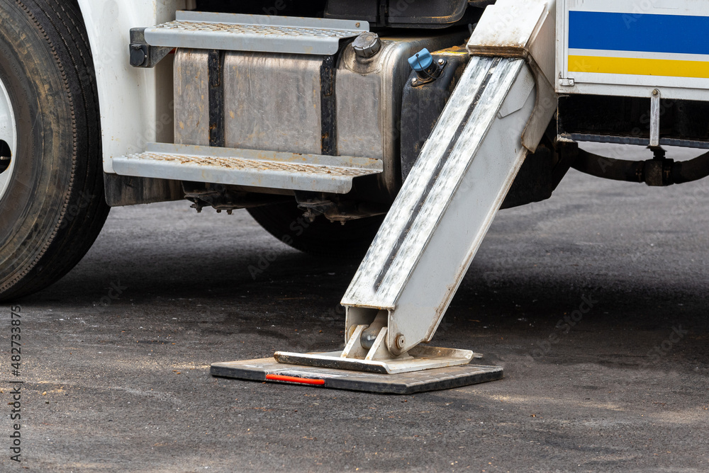 truck crane outriggers foot platform hydraulic vehicle Stock Photo ...