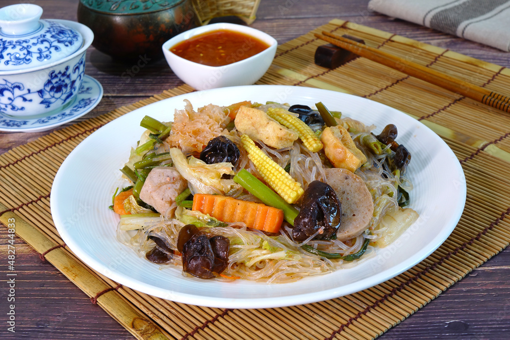 Stir fried vegetarian sukiyaki in Japanese bowl.Stir fried sukiyaki ...
