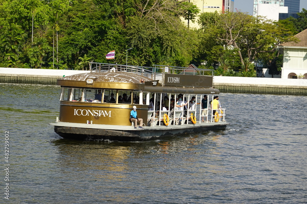 Jan 23, 2022 Bangkok. : Public shuttle boat to cross the Chaophraya ...